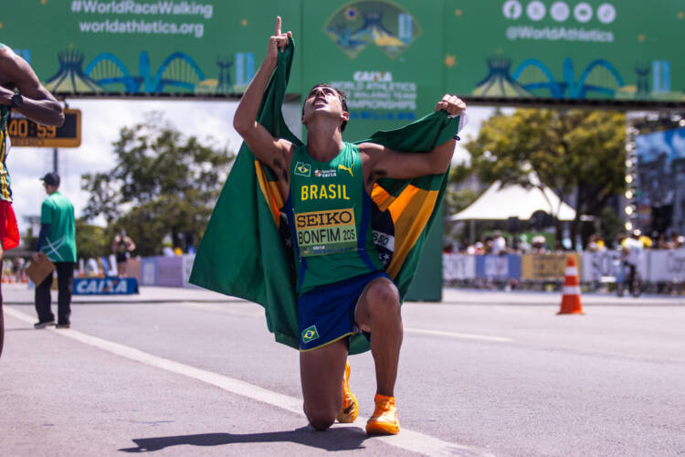 Caio Bonfim leva medalha de prata na meia maratona de Podebrady, na ...